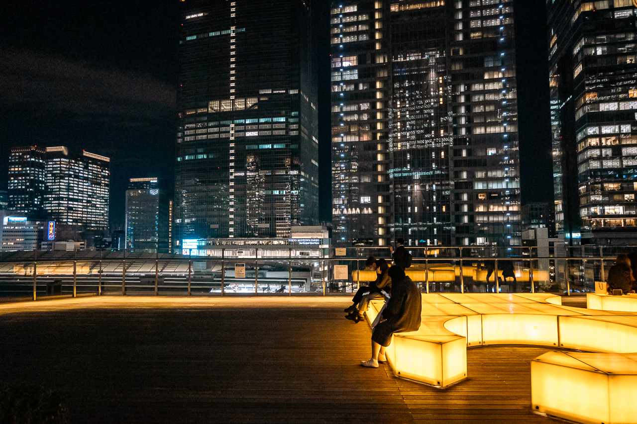 【日本】東京景點。KITTE Garden – KITTE丸之內免費展望台，飽覽東京車站夜景