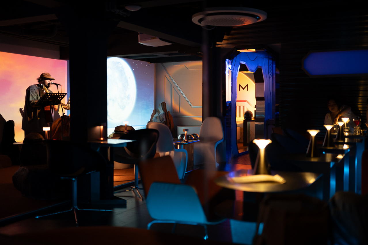 【泰國】清邁咖啡廳。MARS.cnx – 超狂火星造景，太空艙裡喝夢幻星球調酒